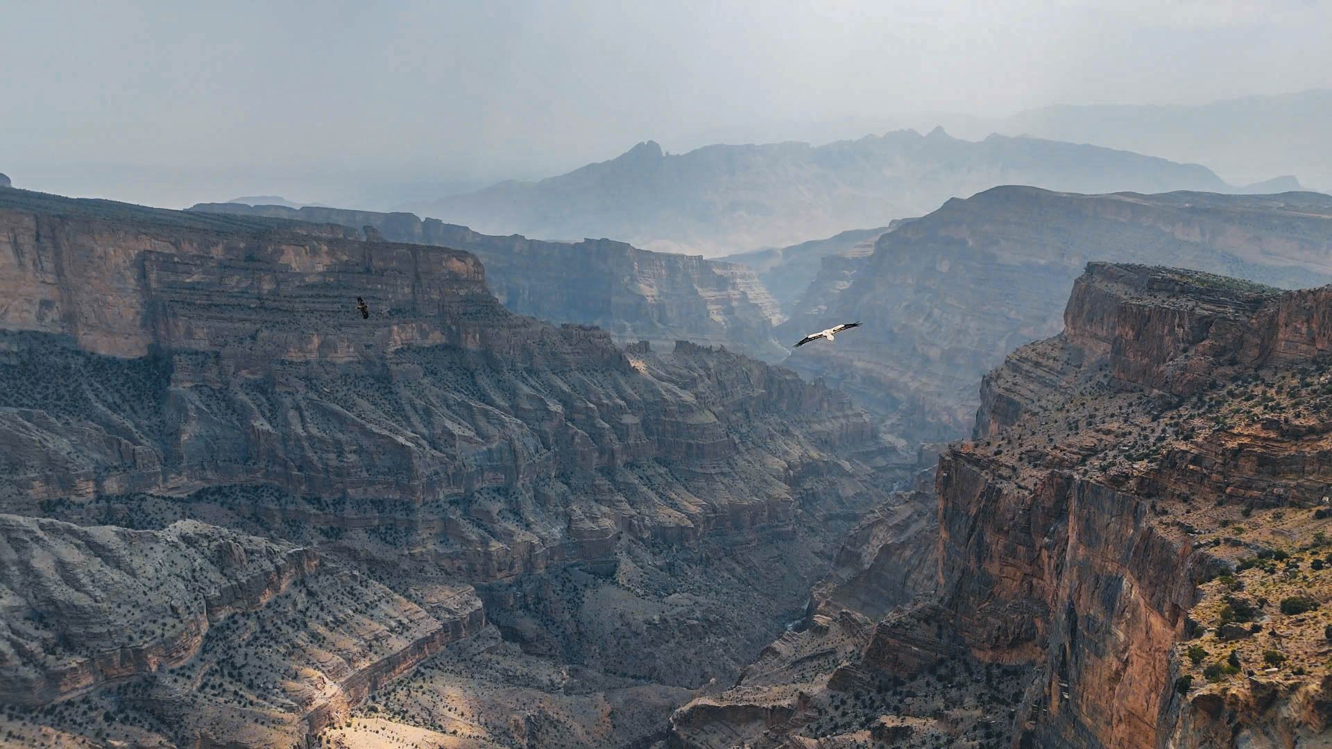 Hike Wadi Ghul and Jebel Shams in Oman’s Hajar Mountains