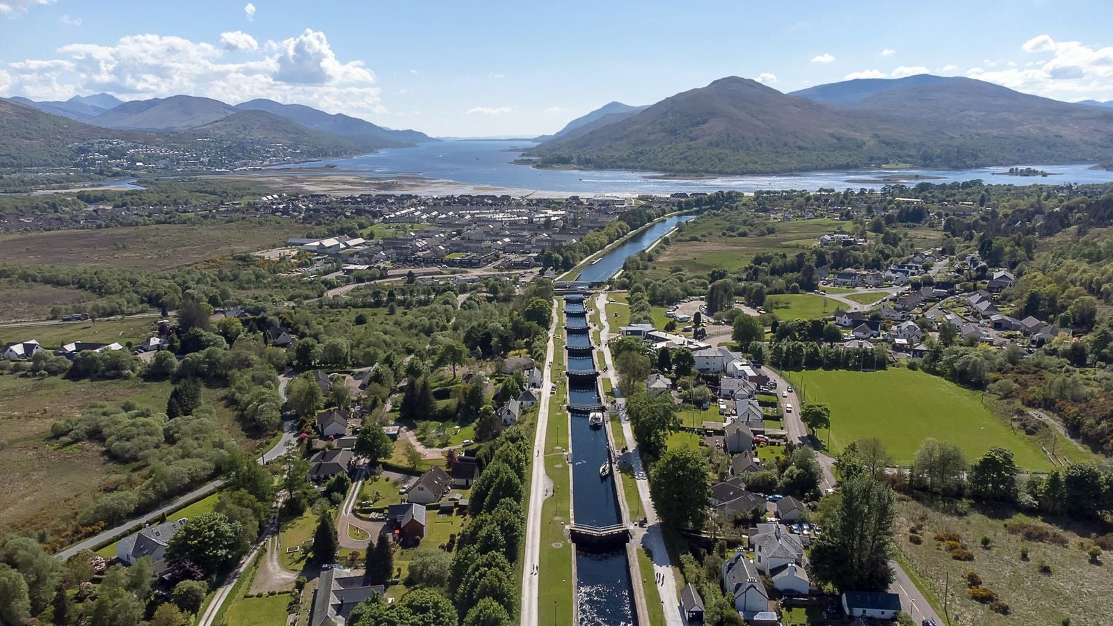 The Ultimate Guide to Scotland's Caledonian Canal