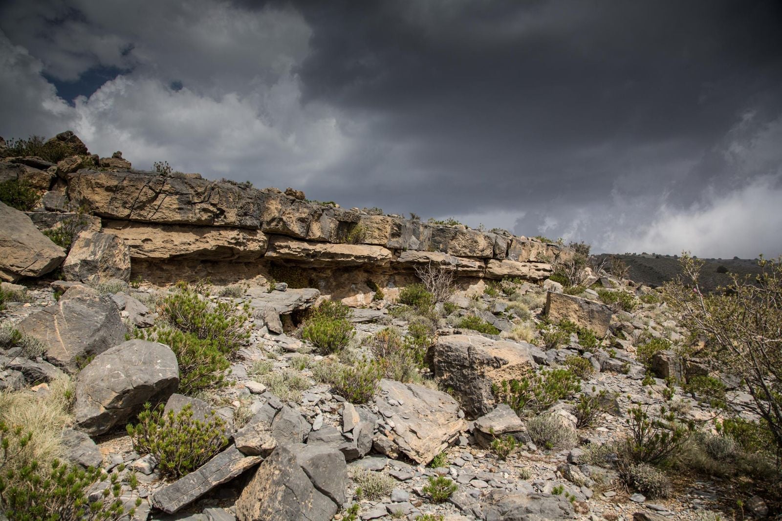 Hike Wadi Ghul and Jebel Shams in Oman’s Hajar Mountains
